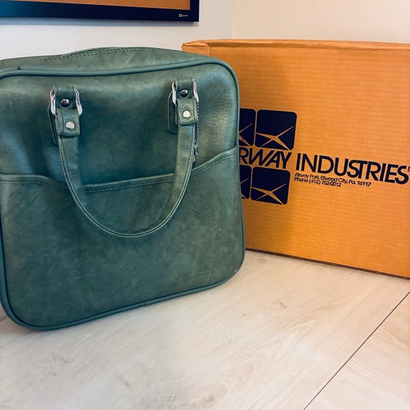 Airway Industries | Other | Vintage 7s Airway Avocado Green Luggage ...